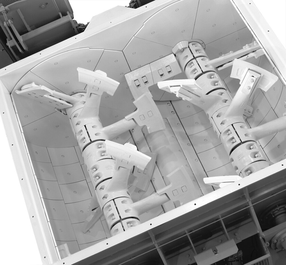 Dry powder batch mixer for mixing dry materials