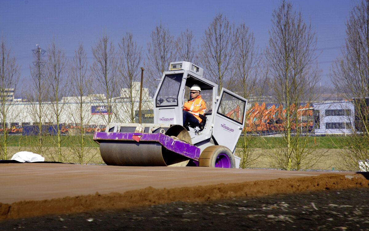 Single-shaft continuous mixer for dry or moist fine materials