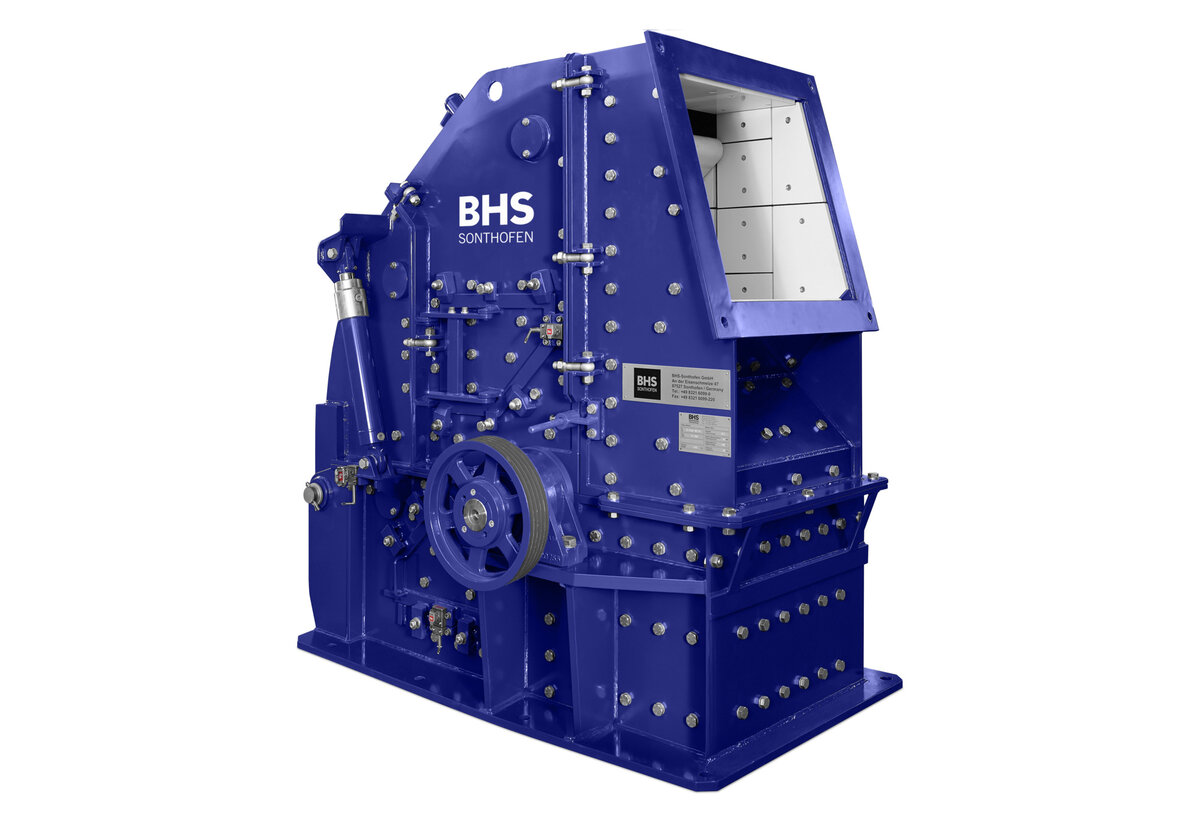 Mixing and crushing technology for producing building materials