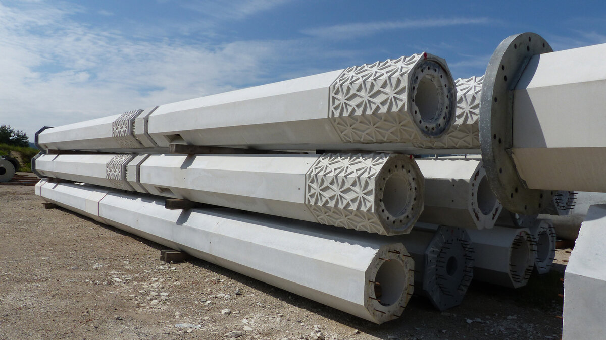 Mixing and crushing technology for producing building materials