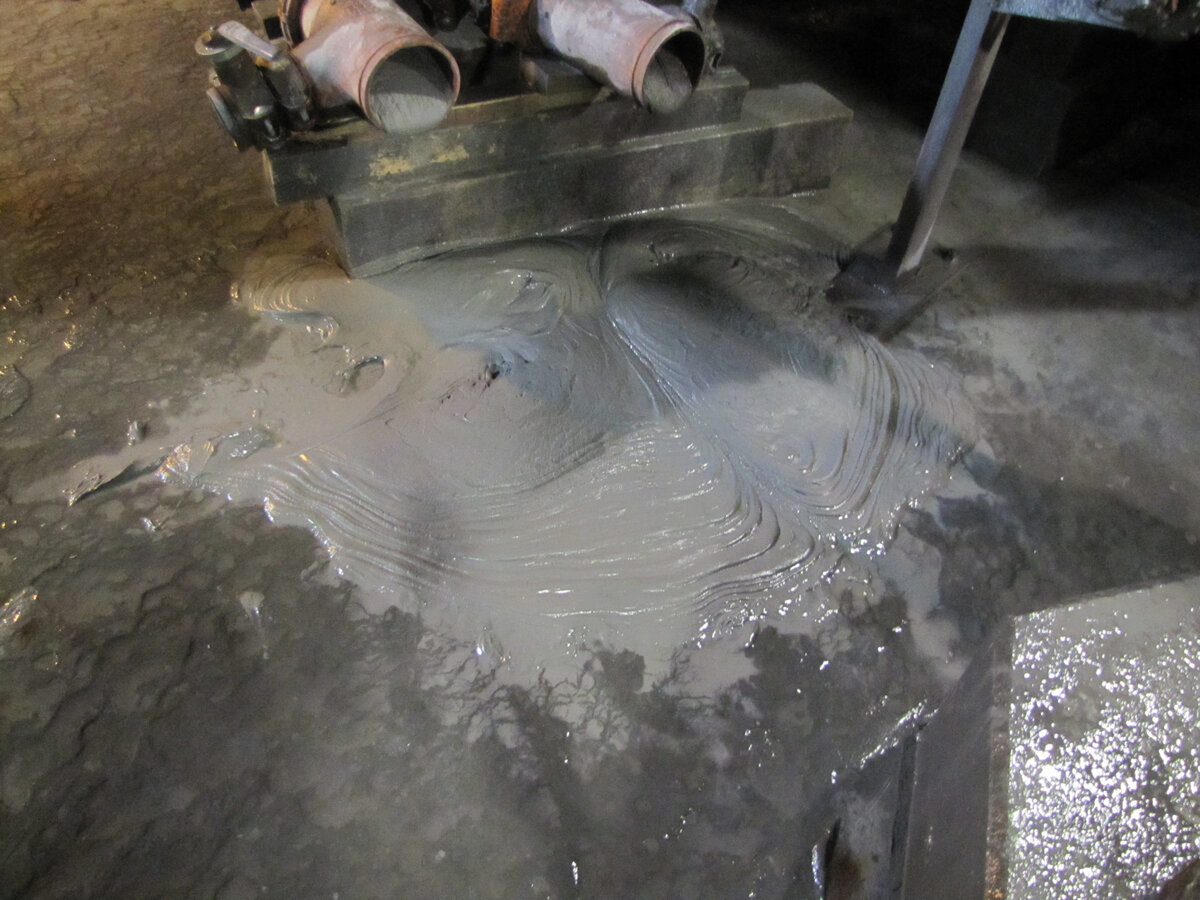 Mixing and crushing technology for producing building materials