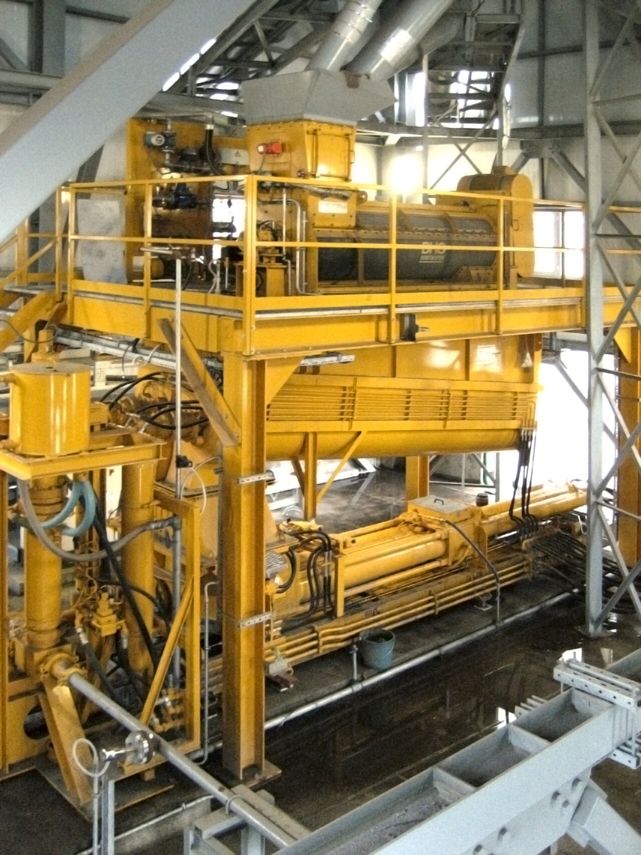 Single-shaft continuous mixer for dry or moist fine materials