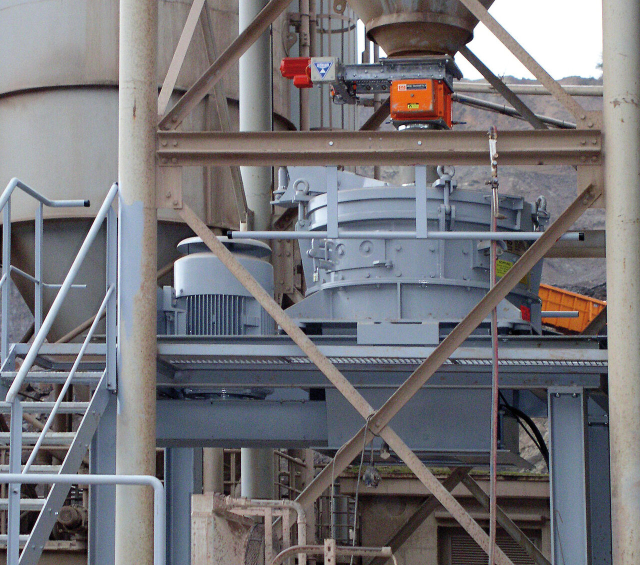 Rotor impact mill (RPM) – sand maker with a vertical shaft