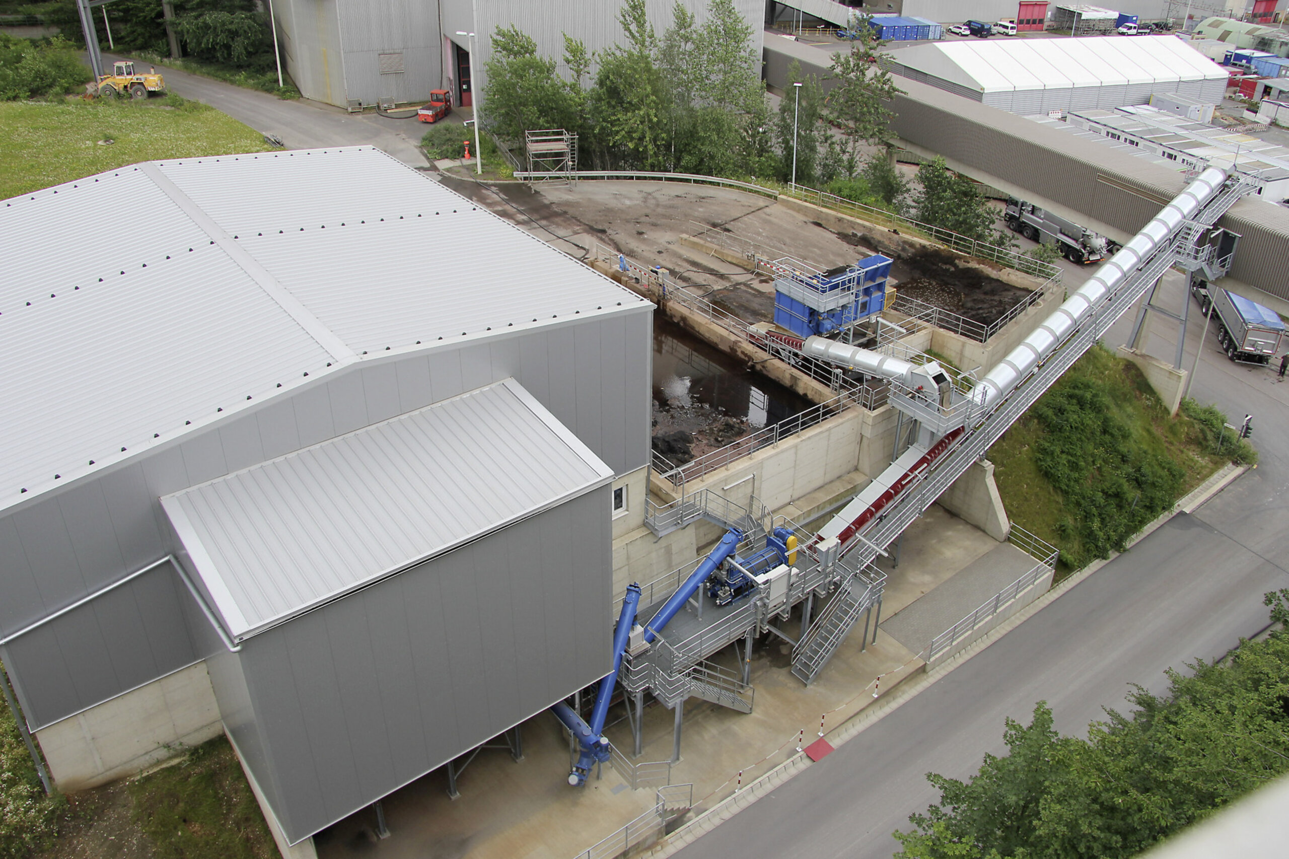 Single-shaft continuous mixer for dry or moist fine materials