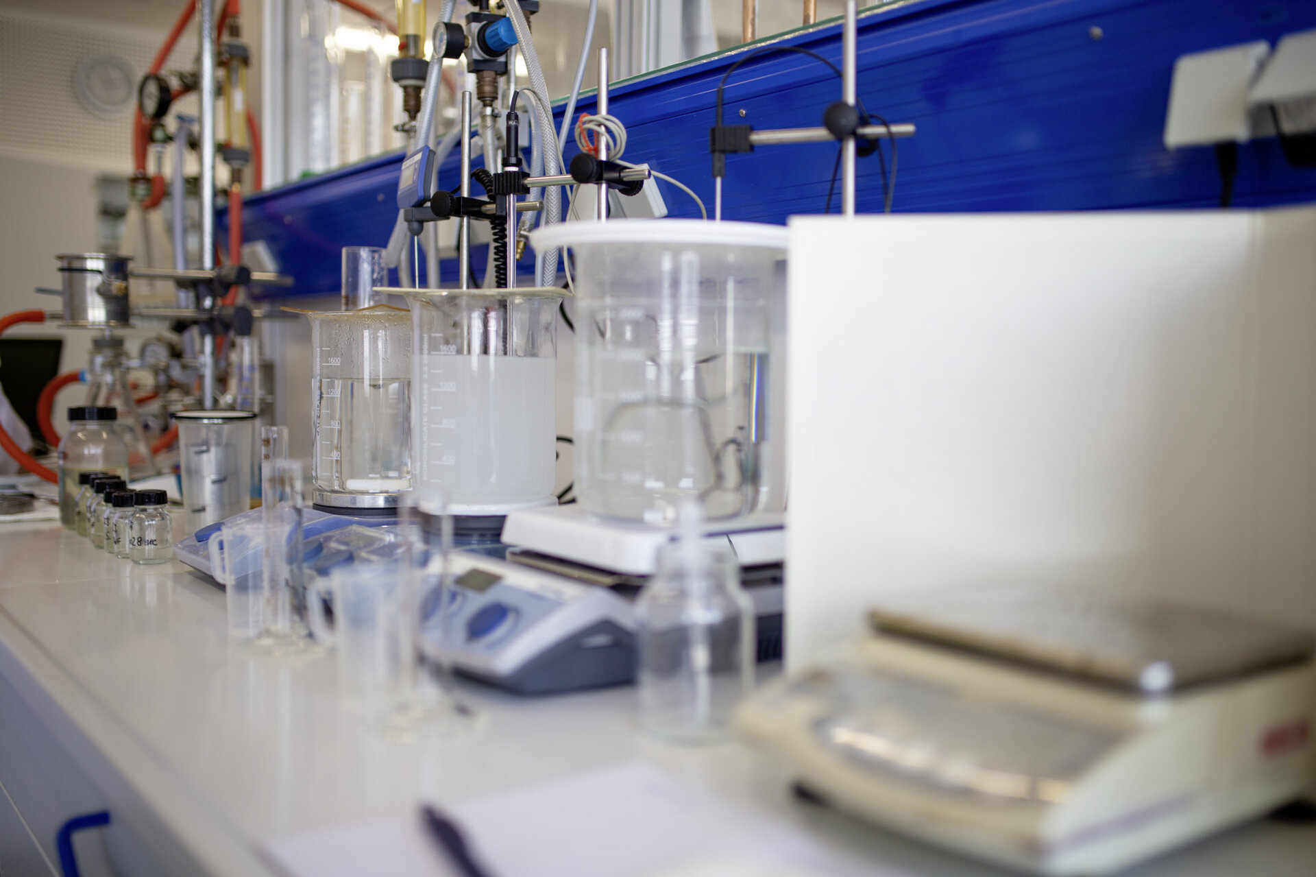 Pilot systems and laboratory equipment for determining plant technology