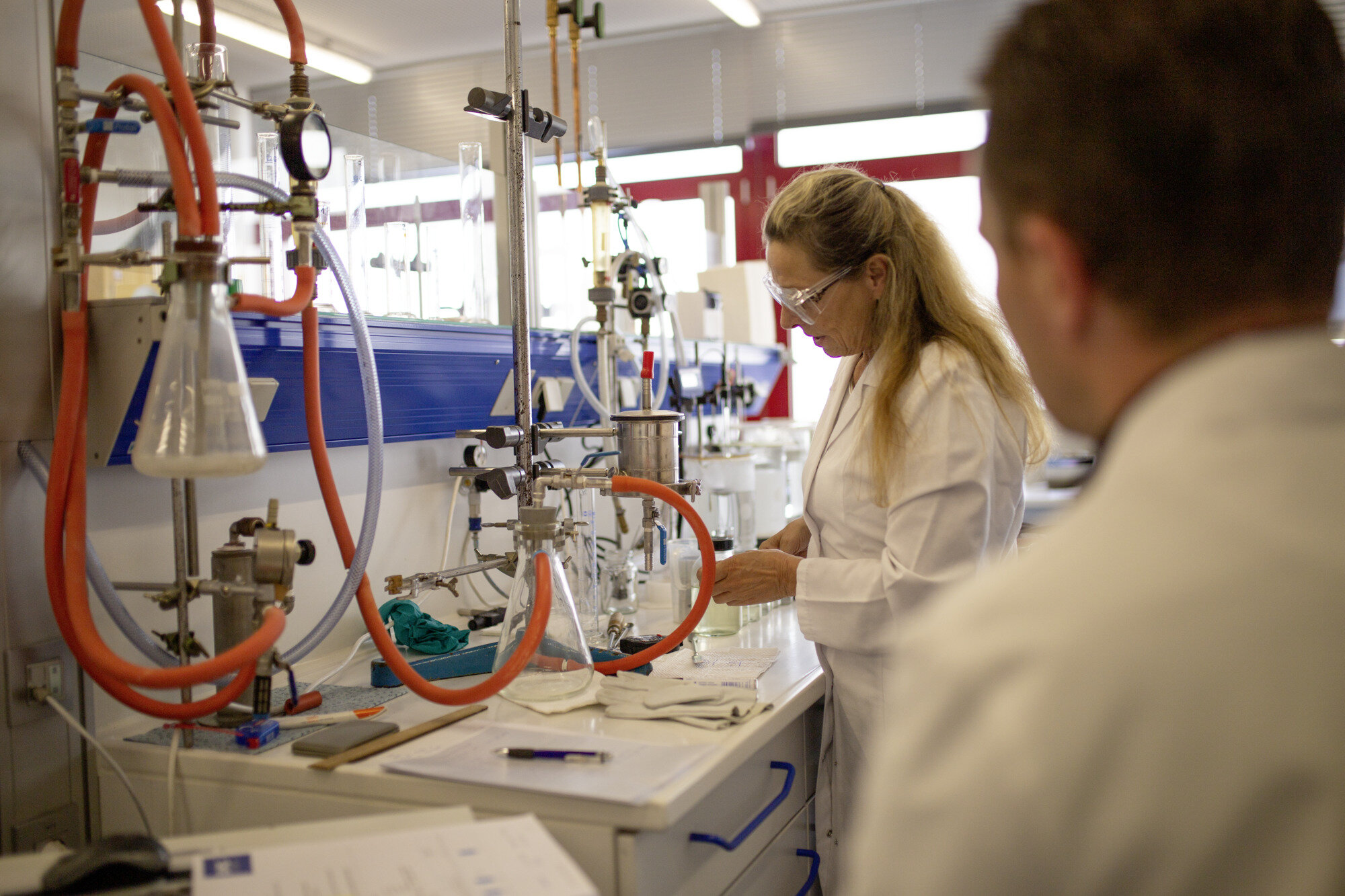 Pilot systems and laboratory equipment for determining plant technology