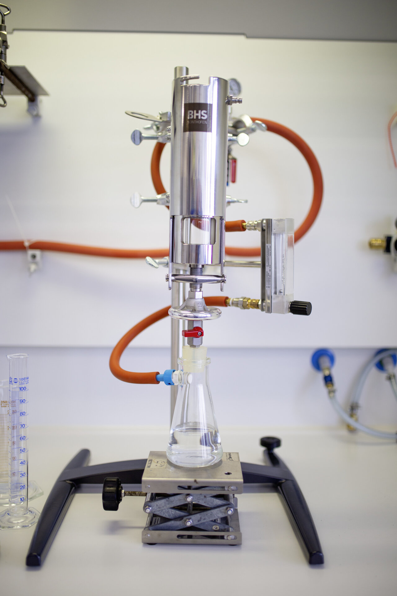 Pilot systems and laboratory equipment for determining plant technology