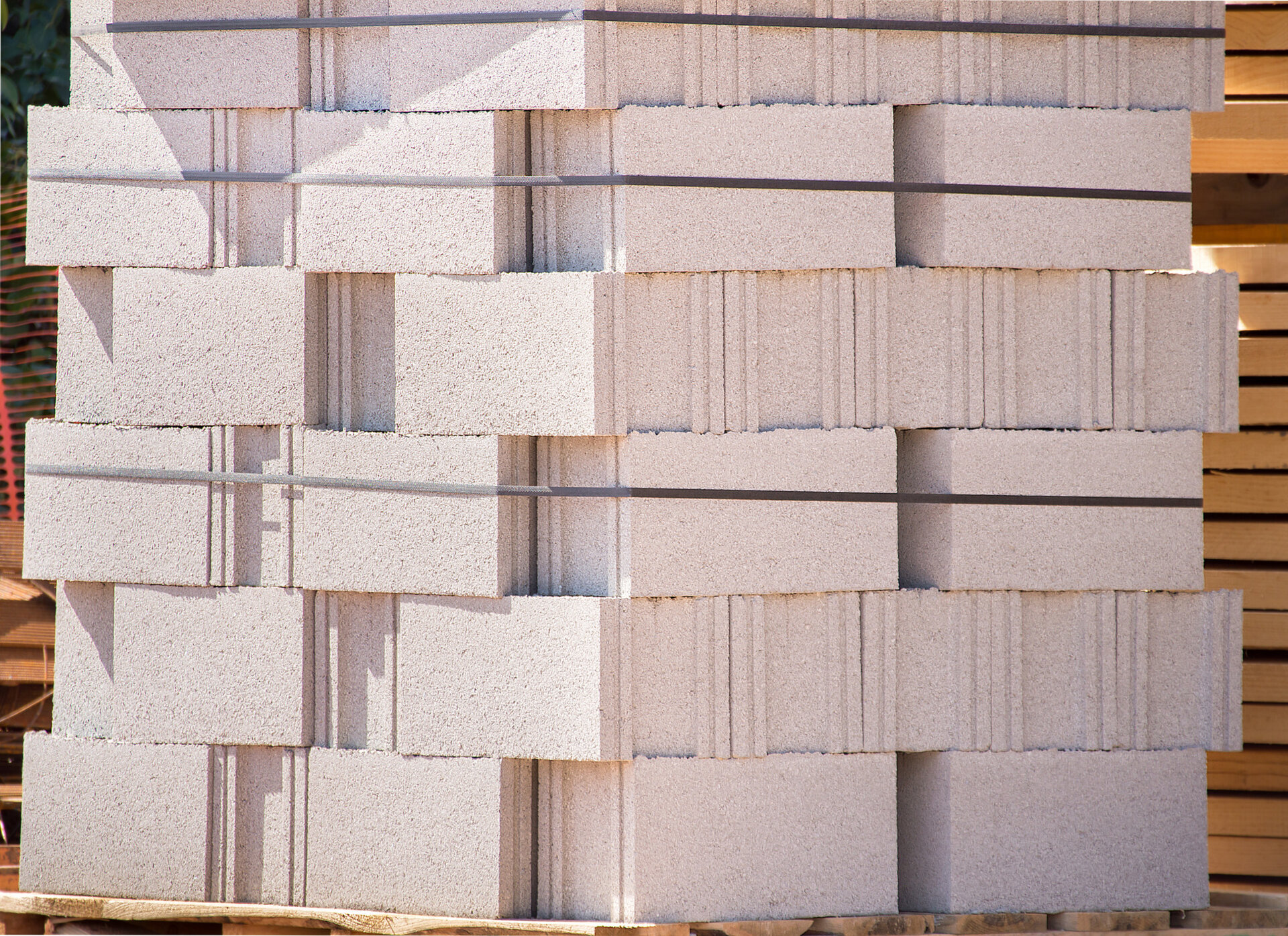 Production of sand-lime products with very short mixing times