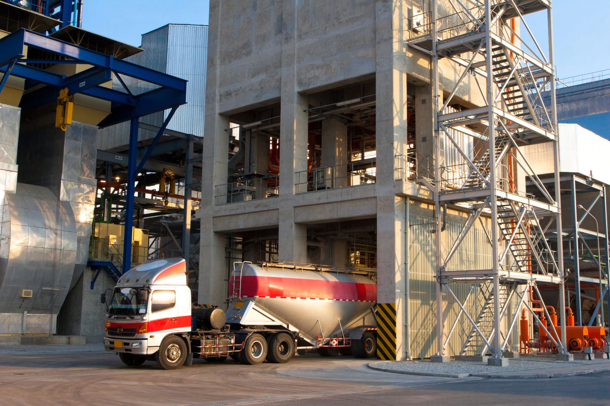 Solutions for the production of binders